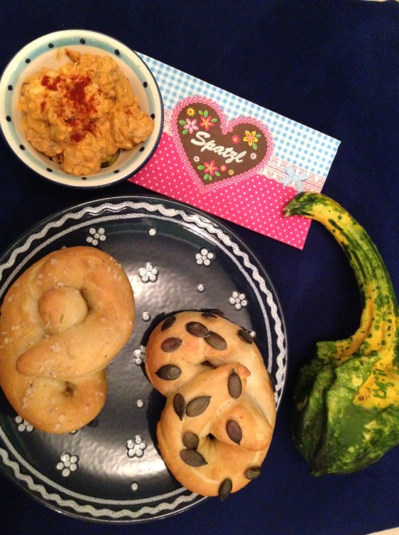 Typisch Bayrisch! Brezel mit Obatzda. – checkout wonderland